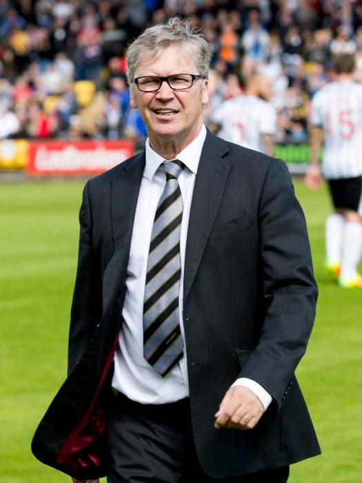 Livi figurehead Wilson steps down - BBC Sport