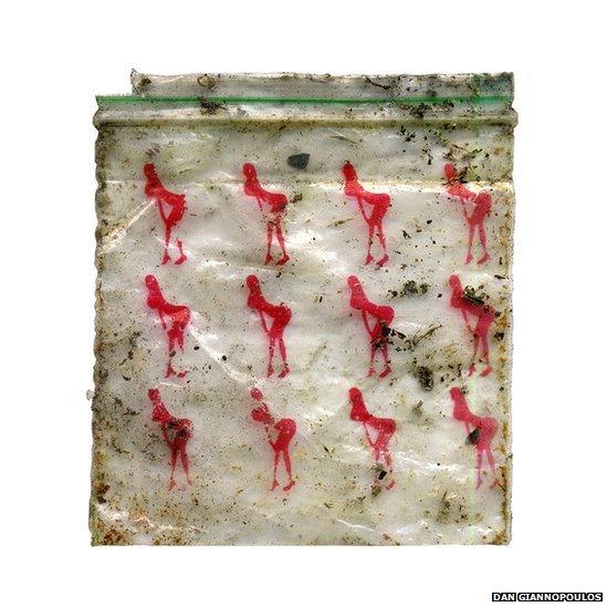 In pictures: Discarded drug baggies - BBC News