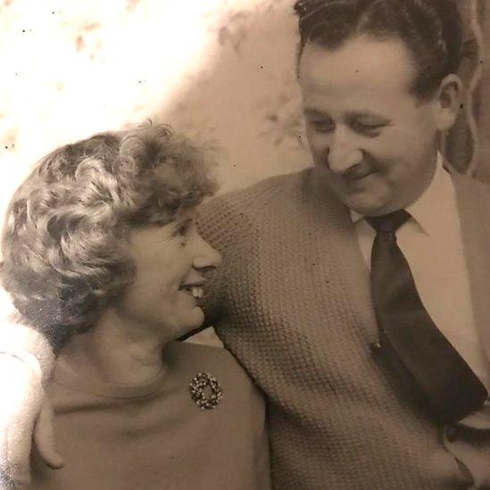 Woman, 100, organises Congresbury gymkhana for 76th year - BBC News