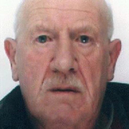 Westminster attack: Funeral held for Leslie Rhodes - BBC News