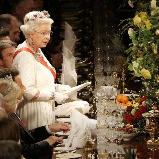 Buckingham Palace banquets in numbers - BBC Newsround