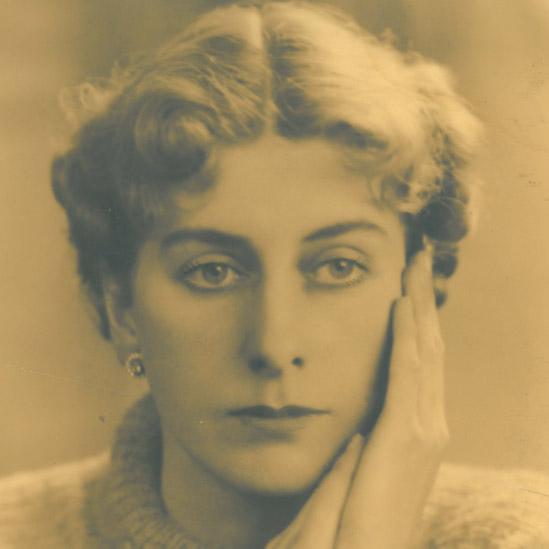 Elsi Eldridge: Art work by wife of RS Thomas on show - BBC News