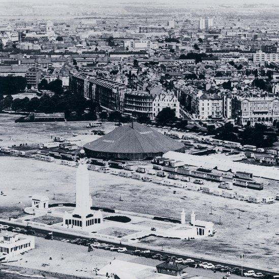 In Pictures: Brighton hosts Billy Smart's Circus - BBC News