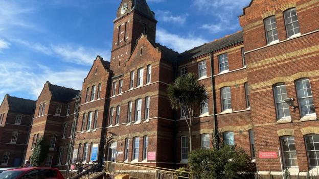 St Peter's Hospital in Maldon to shut stroke and birthing units - BBC News