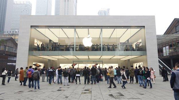 Apple turns stores into classrooms - BBC News