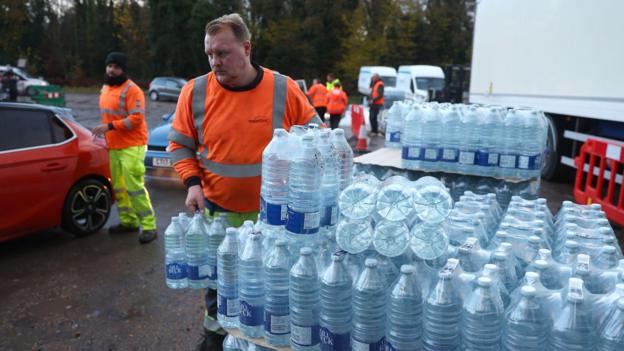Water disruption affects thousands across South East - BBC News