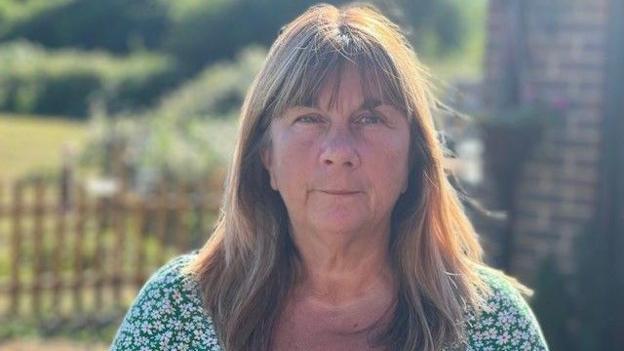 Cornwall mum 'could be alive' if older driver rules changed - BBC News