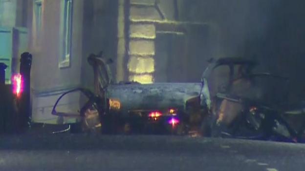 Londonderry: Bomb explodes in car outside courthouse - BBC News