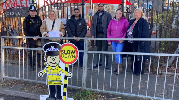 Worcester parents call for safety action after boy hit by car - BBC News