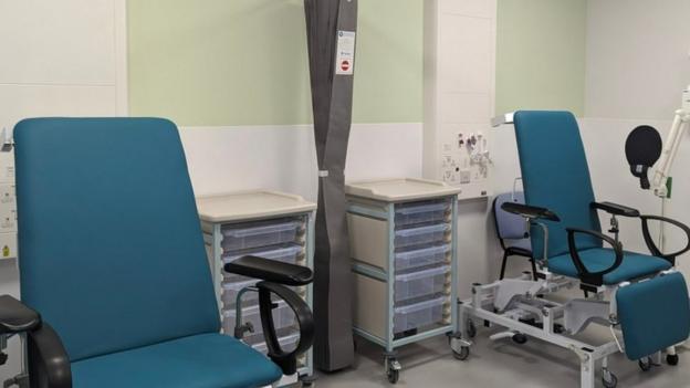 Dorchester revamped NHS clinic opens in former council offices - BBC News
