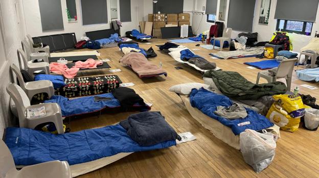 'Working homeless' use Nottingham winter night shelter - BBC News