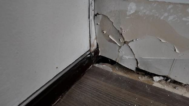 New-build homes: 'Unsafe' properties and unfinished estates - BBC News