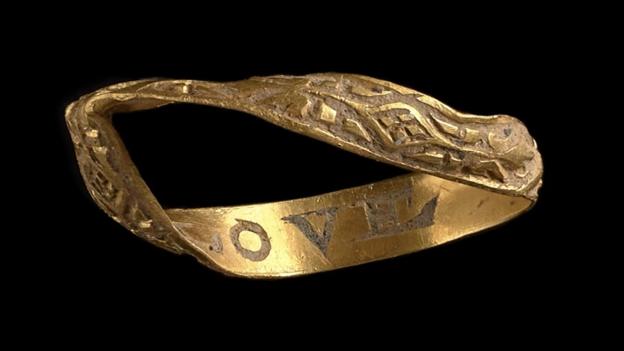 Cardiff: Archaeological dig uncovers earliest house in city - BBC News