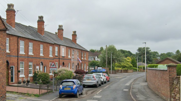 Developer given go-ahead for 90 homes in Albrighton - BBC News