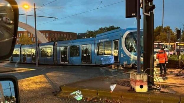 Wolverhampton tram derailed after crash with car - BBC News