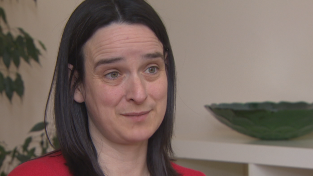 'At risk' adults held at Dungavel immigration centre - BBC News