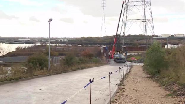 Neighbours fear Springwell reservoir size as it takes shape - BBC News