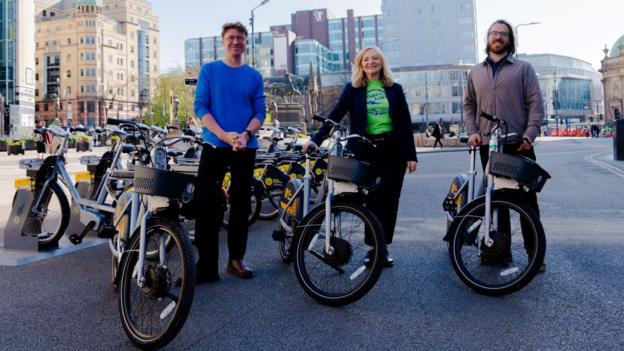 Leeds Beryl e-bike hire scheme links up with rail firm LNER - BBC News