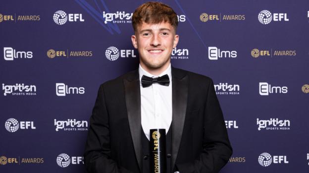 Jake Richards: Exeter City youngster would 'love to stay' at club - BBC ...