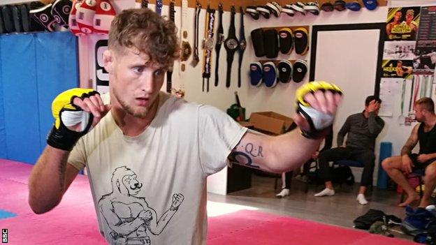 MMA: Ross Houston eyes title win as 'golden ticket' to UFC - BBC Sport