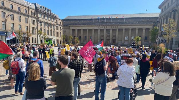 Anti-racism protesters gather across Scotland - BBC News