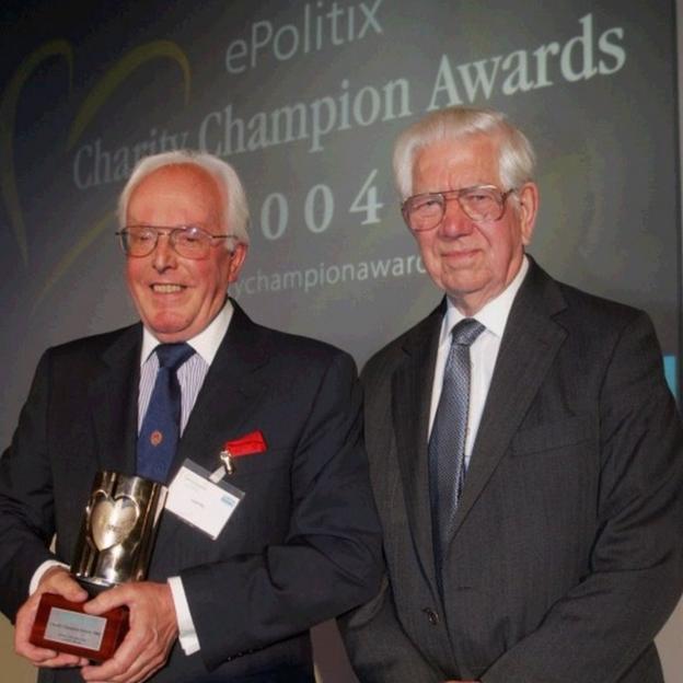 Obituary: Brian Rix - BBC News