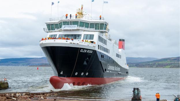 New CalMac ferry Glen Rosa launches into River Clyde - BBC News
