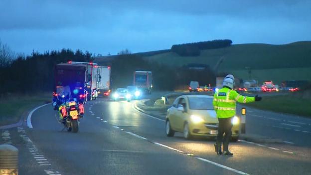Three dead in multi-vehicle crash on A90 at Glenbervie - BBC News