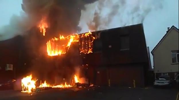 Ringwood shopping centre fire 'was arson' - BBC News