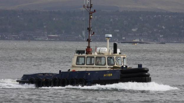 Tug recovered from Clyde after fatal capsize - BBC News