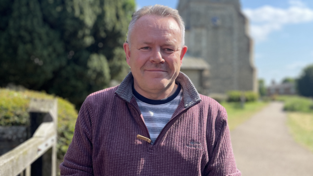 Flamstead: Village loses two of its three pubs in a day - BBC News