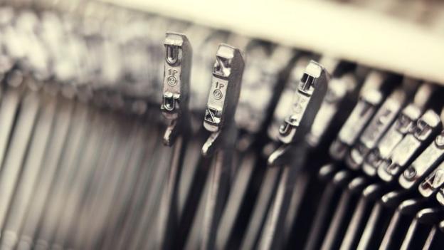 How did the qwerty keyboard become so popular? - BBC News