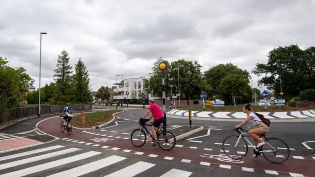 Is Cambridge's new Cyclops junction working for cyclists? - BBC News
