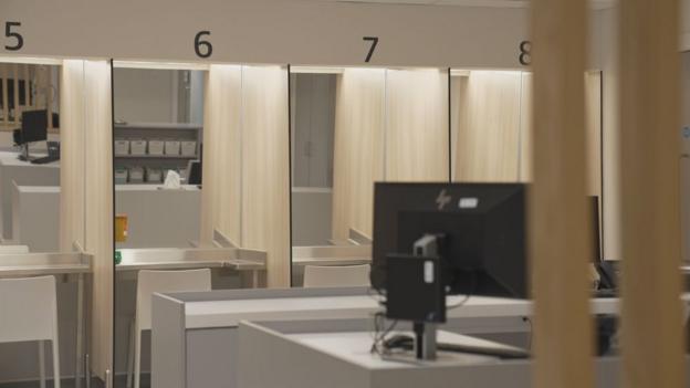 Inside the UK's first legal drug consumption room in Glasgow - BBC News