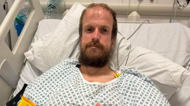 Bowel cancer: London teacher urges people to know the symptoms - BBC News