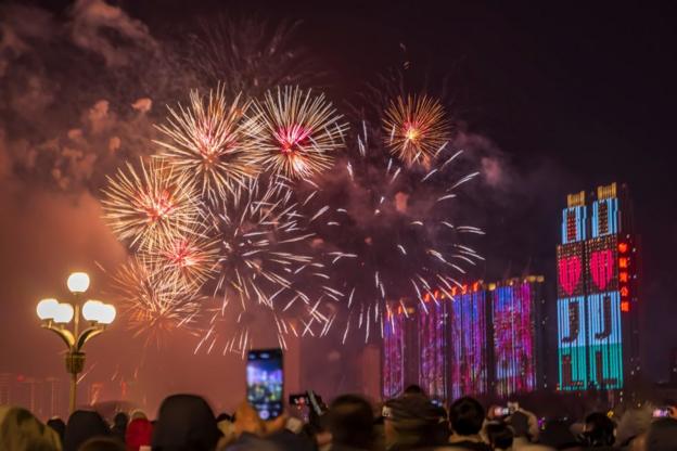 In Pictures: New Year 2025 celebrations from around the world - BBC News