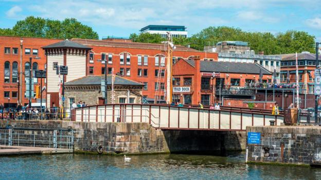 Bristol's Prince Street Bridge to close to cars - BBC News