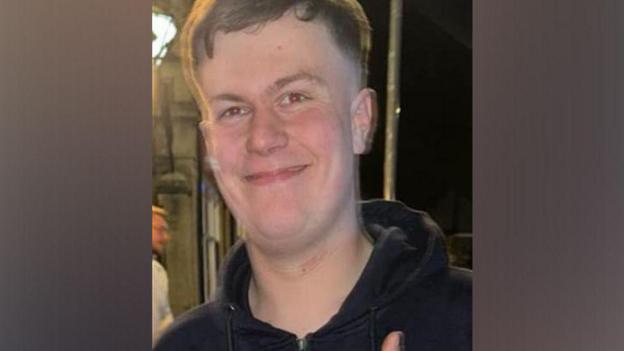 Minute's applause for Kettering fan who died in Rushton fire - BBC News