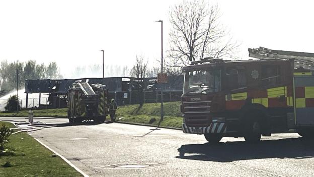 Residents' terror over huge fire at battery plant in Kilwinning - BBC News