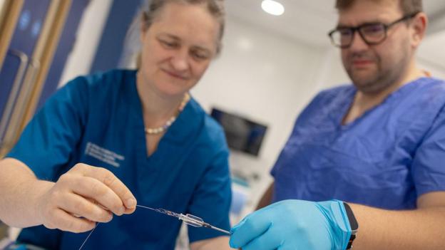 Dundee and US surgeons achieve world-first stroke surgery using robot ...