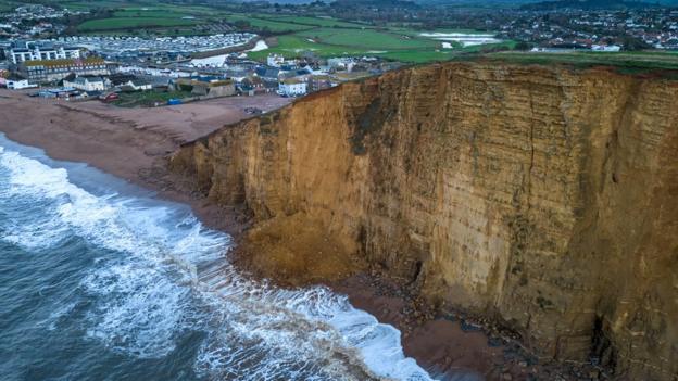 Storm Ciarán causes section of West Bay cliff to collapse - BBC News