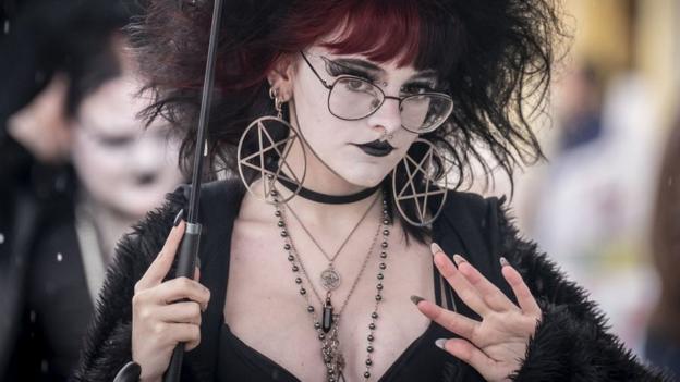 Whitby Goth Weekend: The town where a subculture feels safe - BBC News