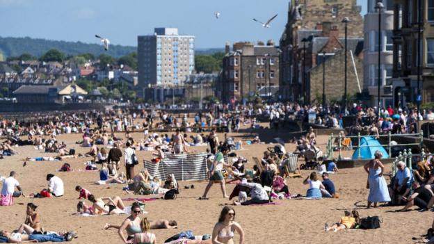 UK weather: Parts of UK officially in heatwave - BBC News