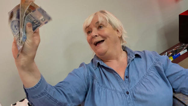 Bingo: 'Generational' game gets reinvented for new crowd - BBC News