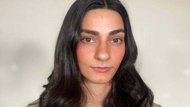 Lawyer ‘repeatedly crossed line’ in rape trial - BBC News