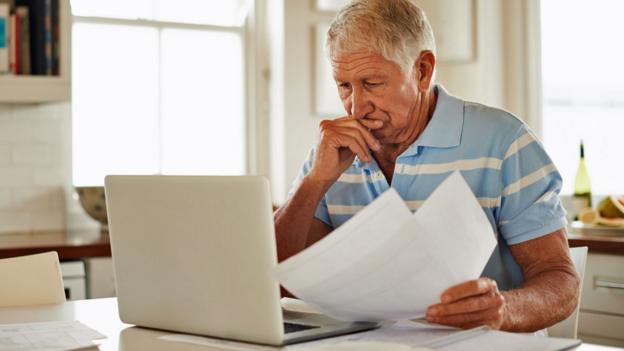 Hidden 'shame' of elderly scam victims - BBC News