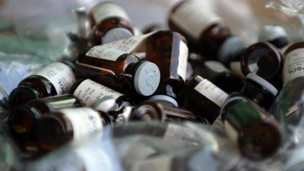 The illegal drugs with legal medical uses - BBC News