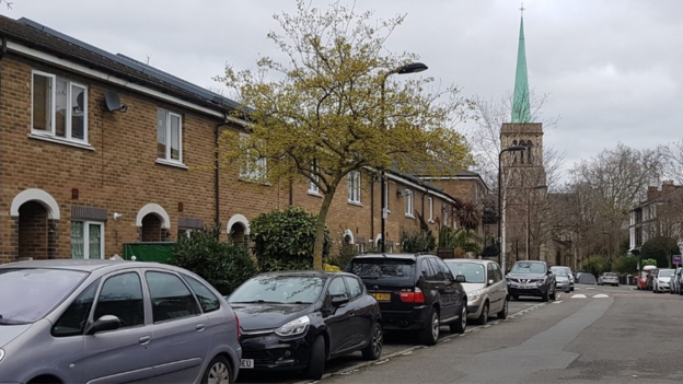 Cost of living: Hackney residents help out neighbours with energy bills ...