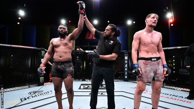 UFC: Curtis Blaydes breaks heavyweight takedown record in win over ...