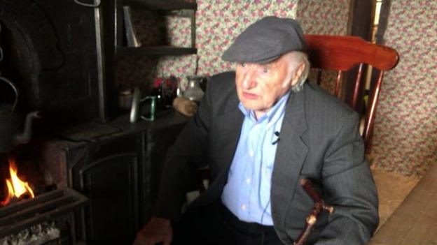 Hedd Wyn: The shepherd poet of Passchendaele - BBC News